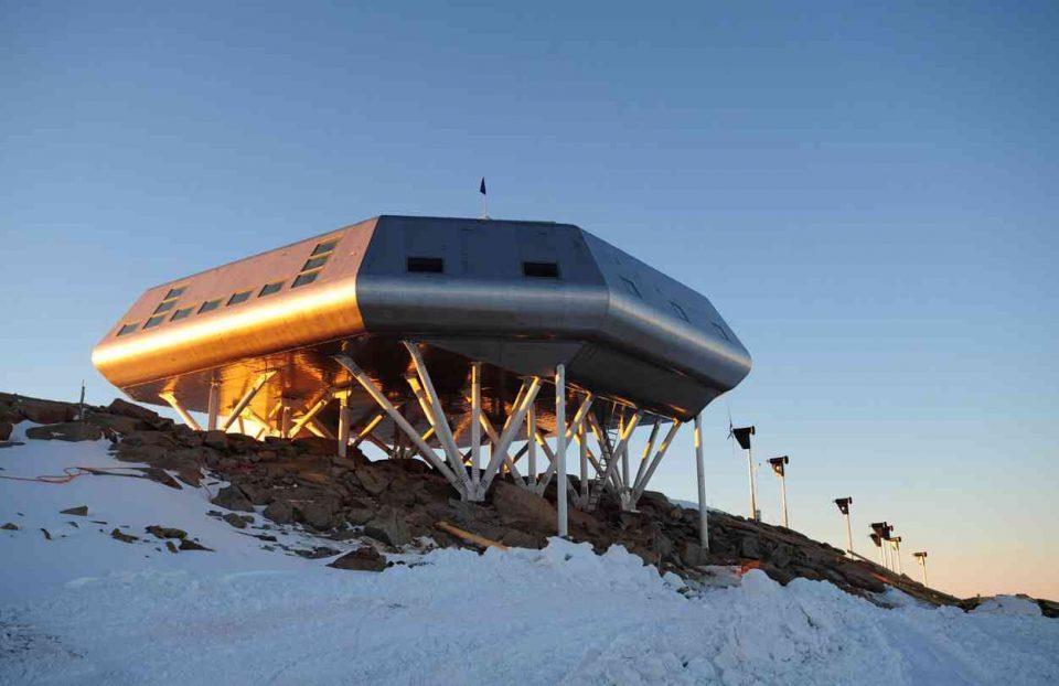 523-BELGIAN ANTARCTIC BASE : PRINCESS ELISABETH